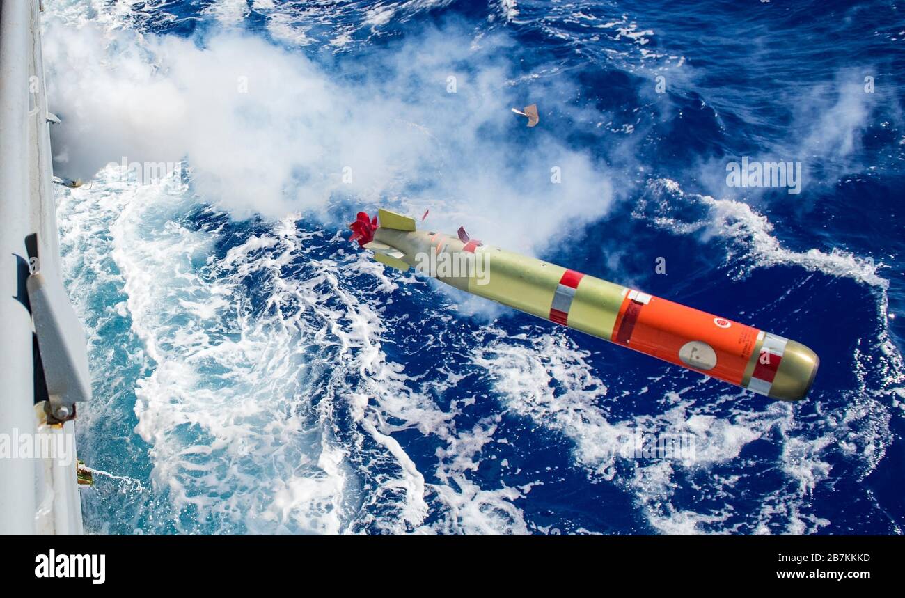 Tube de torpille de navire de surface 32 Banque de photographies et d ...