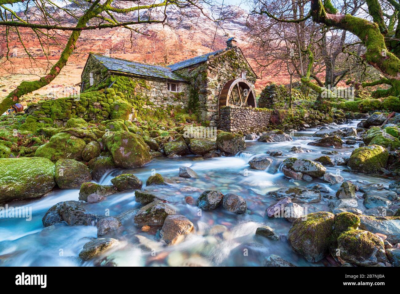 Ancien moulin à eau de la vallée de Borrowdale dans le parc national du ...