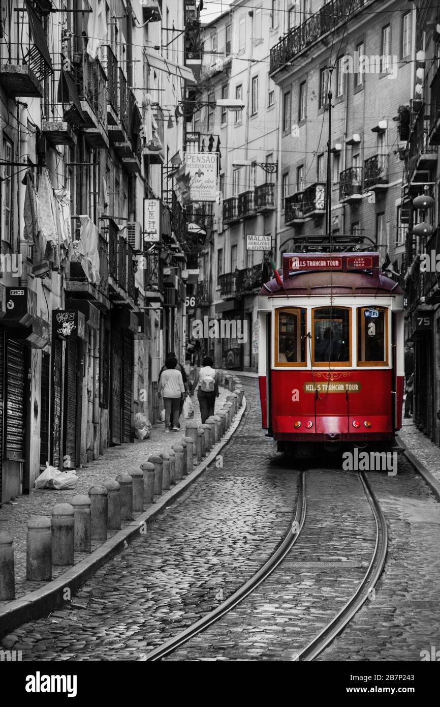 Tramway rouge traditionnel Banque de photographies et d’images à haute ...