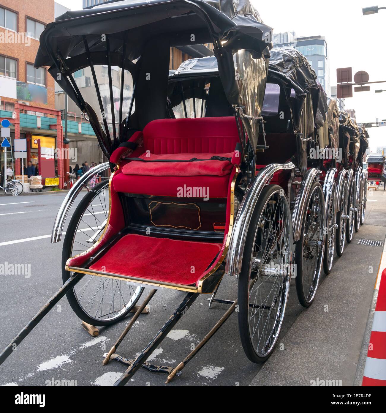 Chariot de pousse pousse vintage Banque de photographies et d’images à ...
