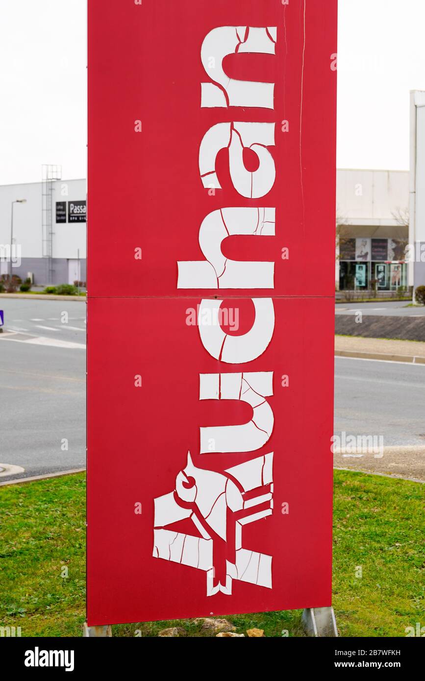 Logo auchan Banque de photographies et d’images à haute résolution - Alamy