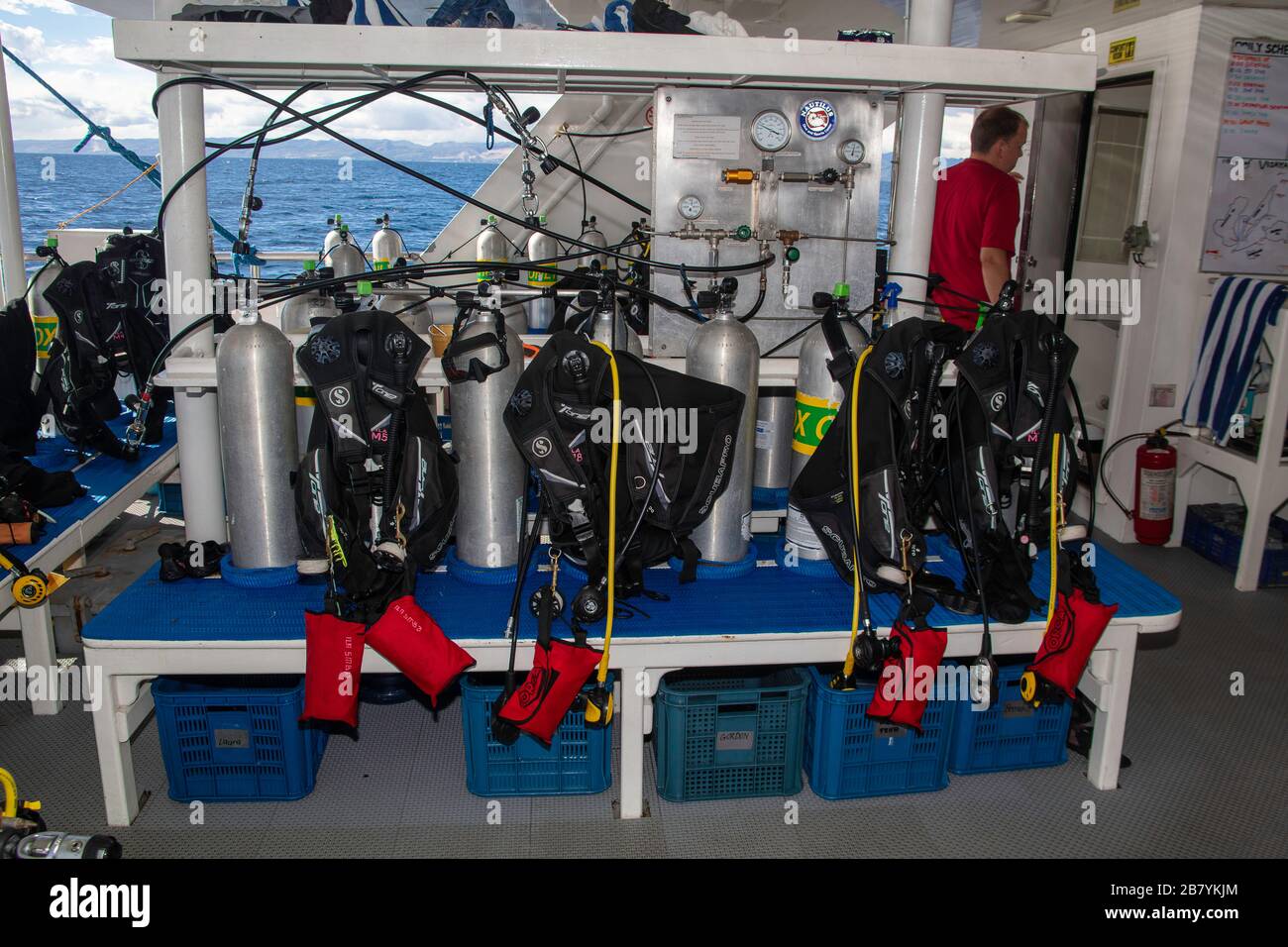 Équipement de plongée sous-marine et station de remplissage avec ...