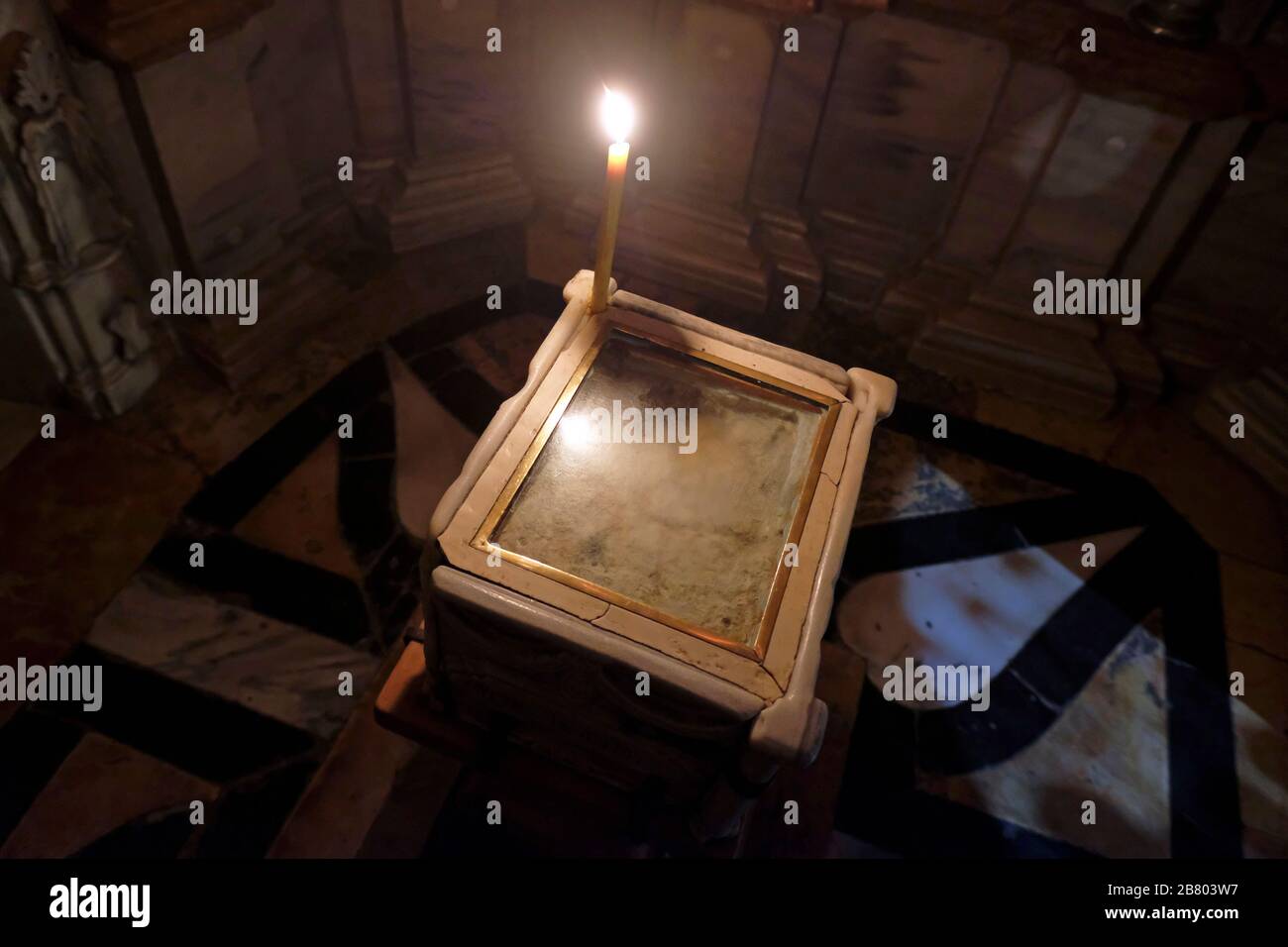 Jesus tomb angels Banque de photographies et d’images à haute résolution - Alamy