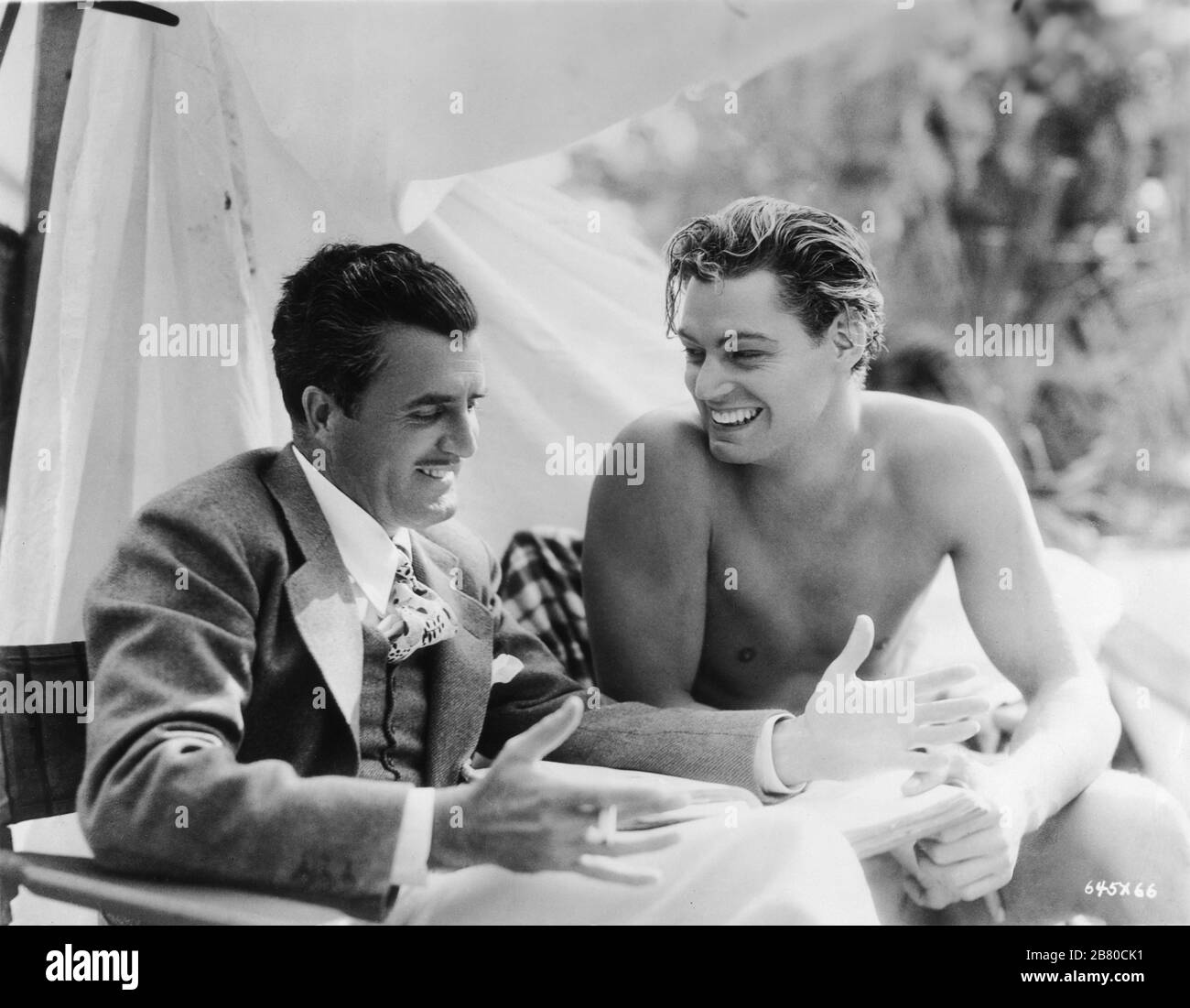 Cedric gibbons johnny weissmuller Banque d'images noir et blanc - Alamy