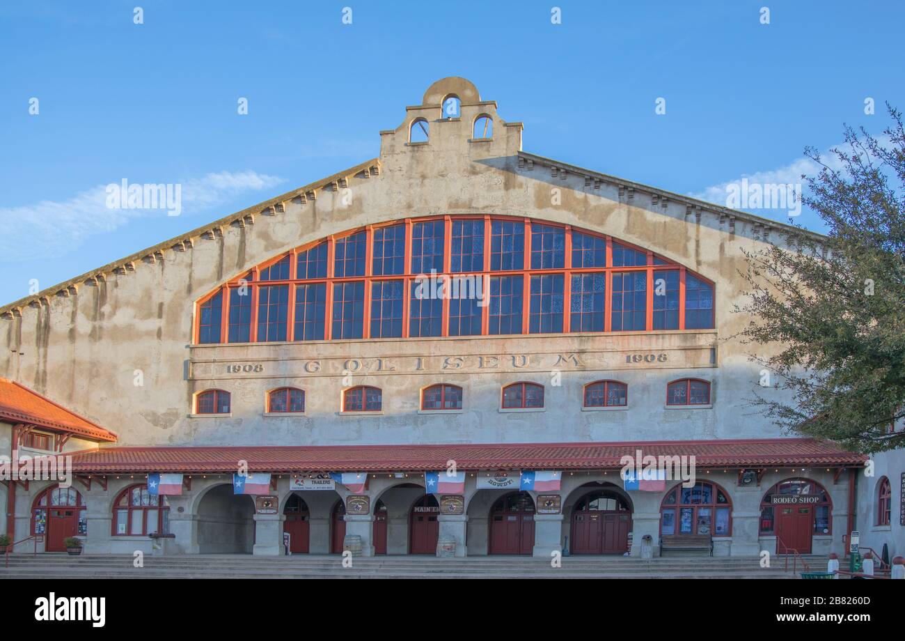 Le vieux cowtown coliseum et le stade de rodéo dans le quartier des ...