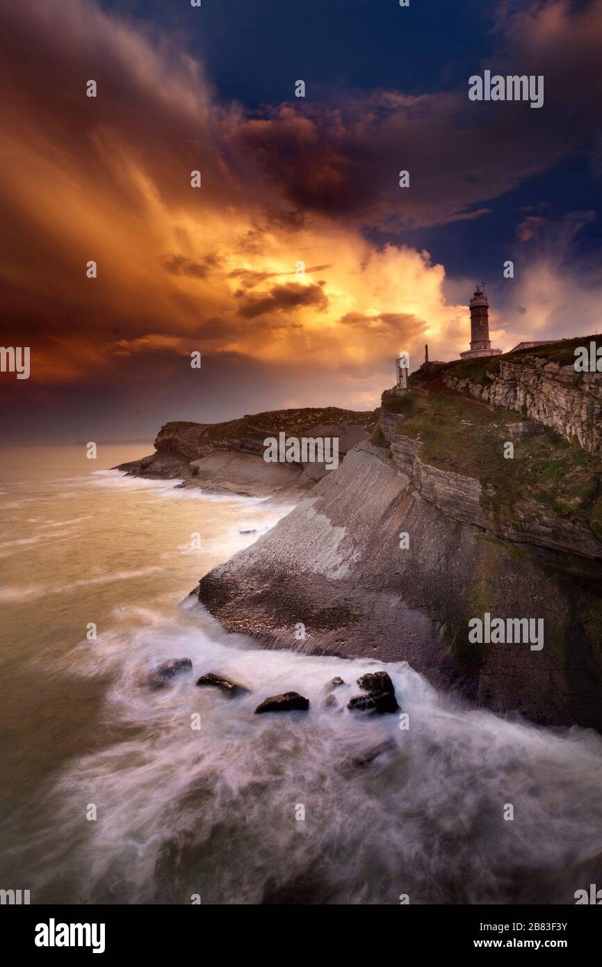 Phare tempête océan Banque de photographies et d’images à haute ...