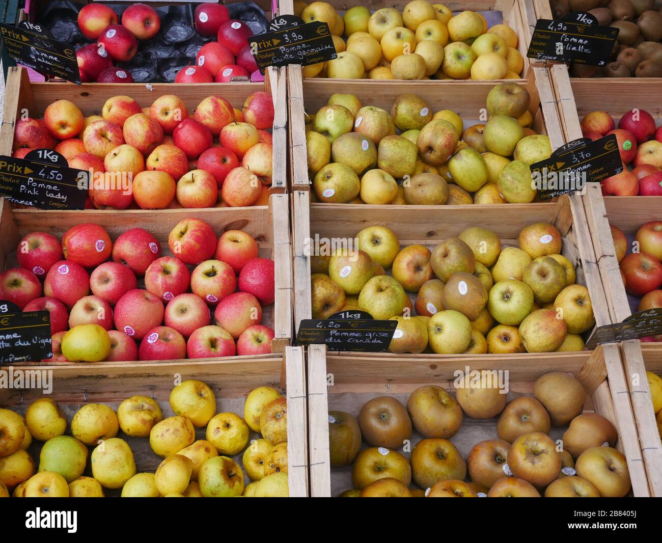 différentes sortes de pommes à vendre Photo Stock - Alamy