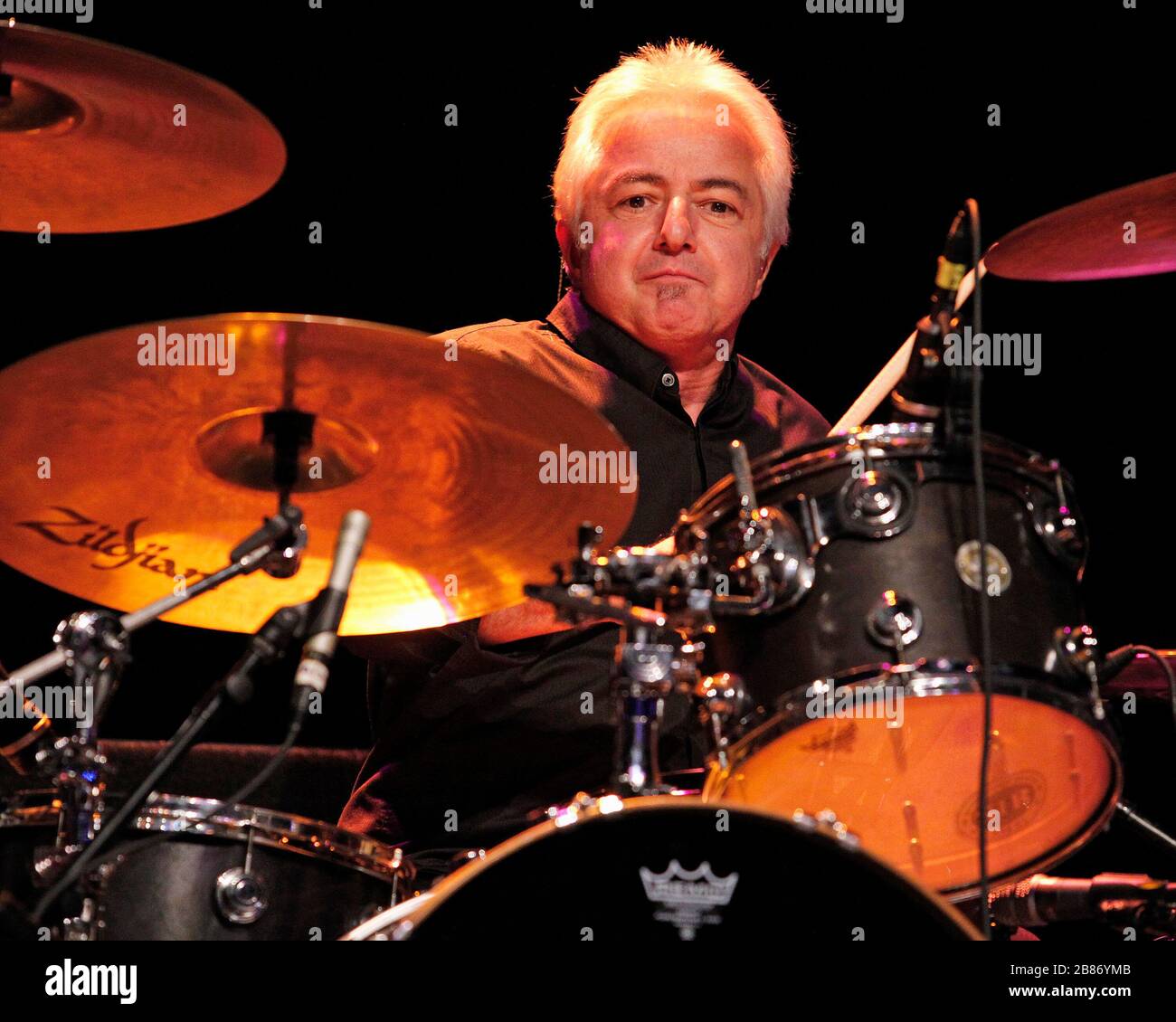 Le batteur Jack Bruno se produit avec Joe Cocker et le reste du groupe à la Seminole Hard Rock ...