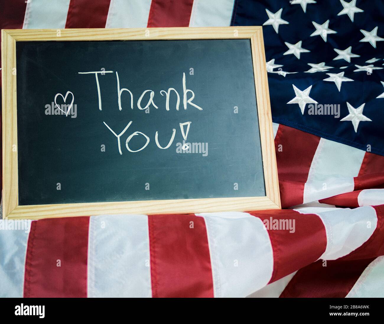 Le message Merci écrit dans un tableau de surveillance ou un tableau ...