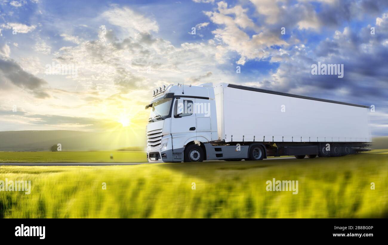 Camion vert et blanc Banque de photographies et d’images à haute ...