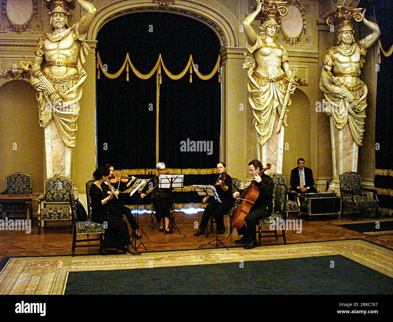 Cercle militaire national Banque de photographies et d’images à haute ...