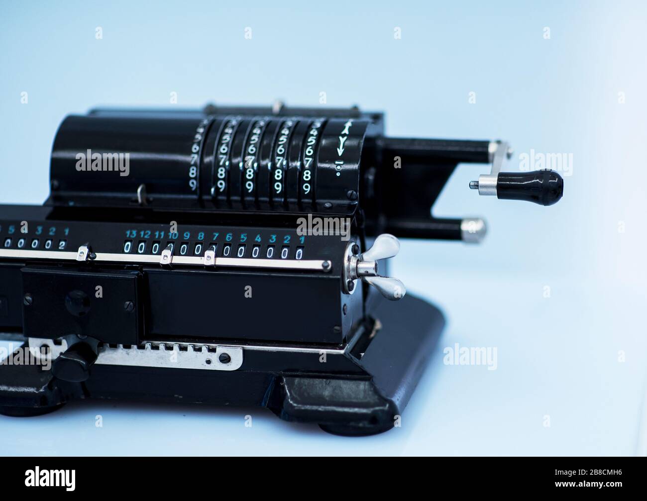 ancienne machine de comptage mécanique manuelle pour un calcul ...