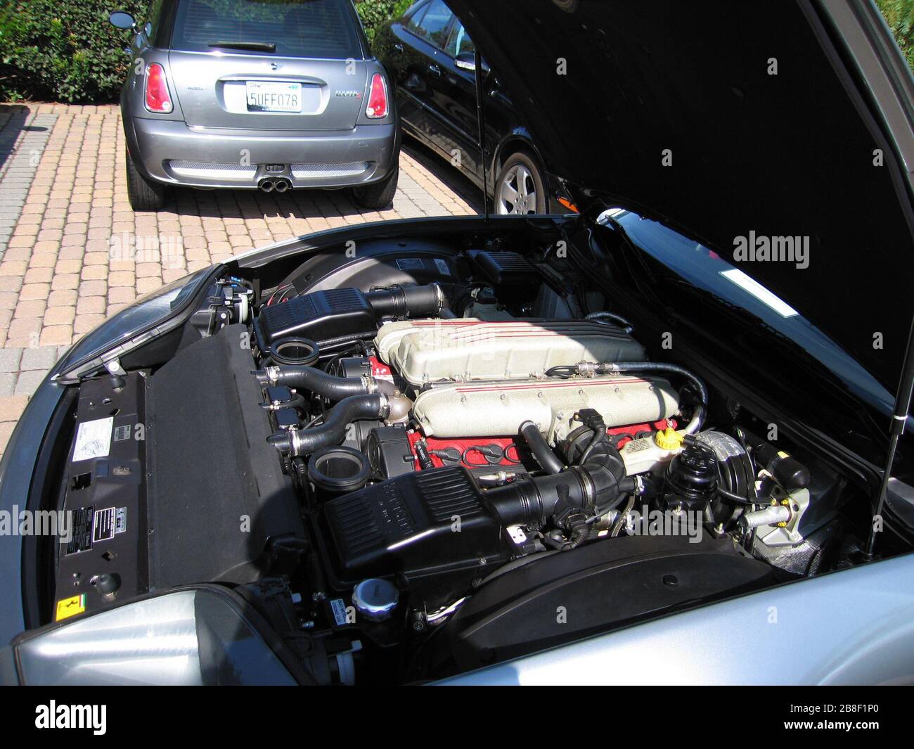 Moteur ferrari v12 Banque de photographies et d’images à haute ...