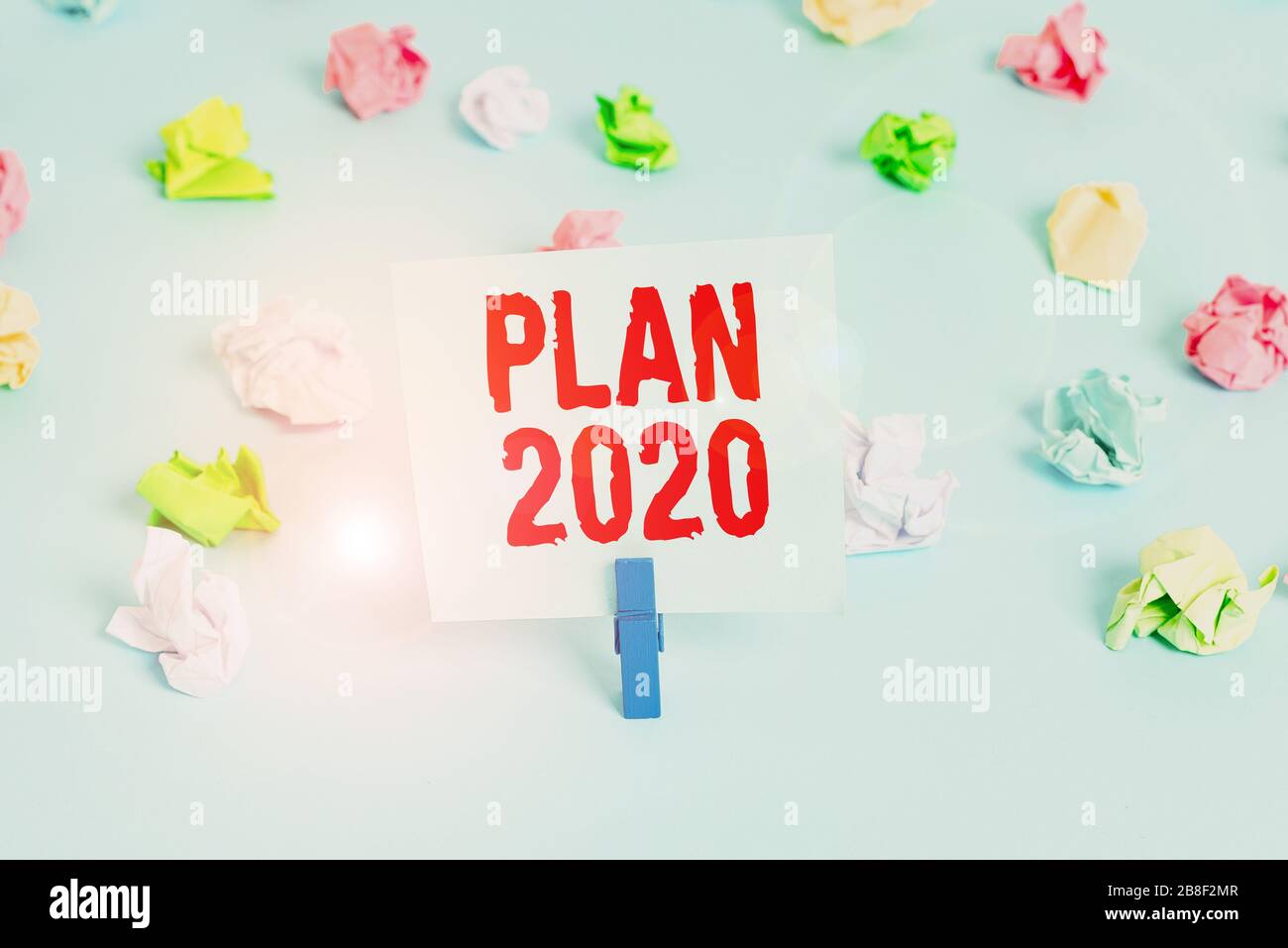 Panneau de texte montrant le Plan 2020. Photo d'entreprise présentant ...