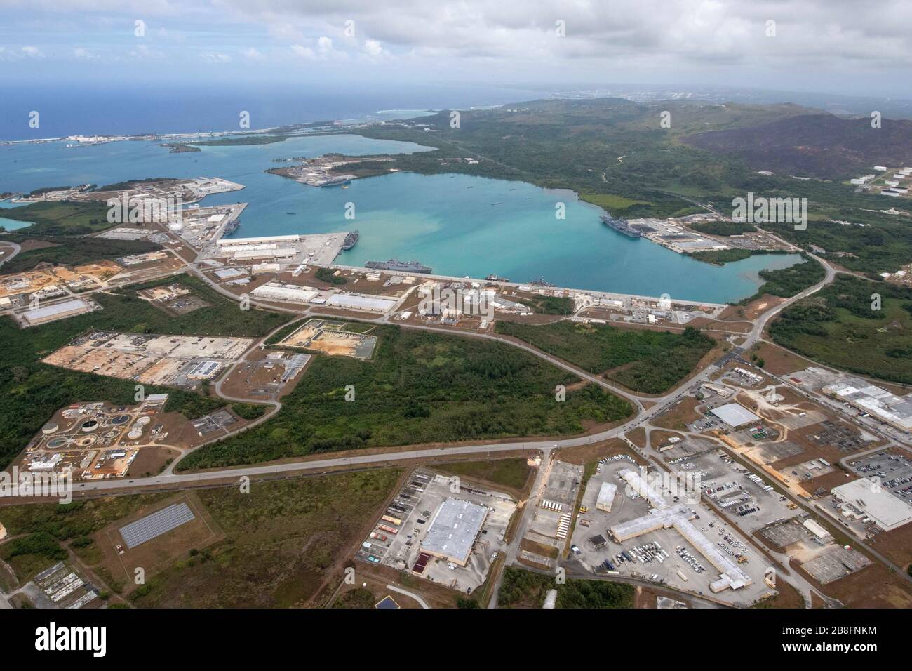 200321-N-RU810-1228 BASE NAVALE GUAM (21 mars 2020) navire d'assaut ...