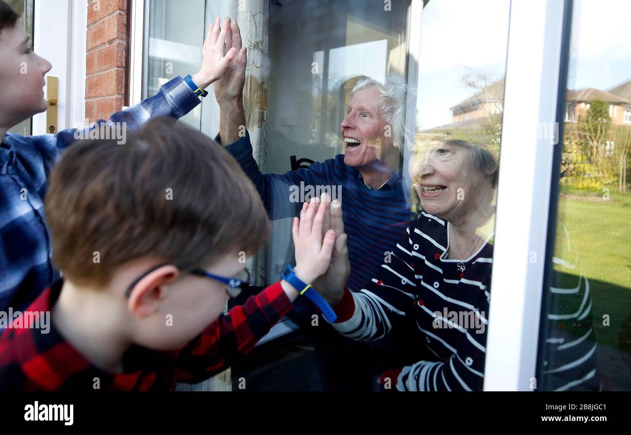 Parler isaac Banque de photographies et d’images à haute résolution - Alamy