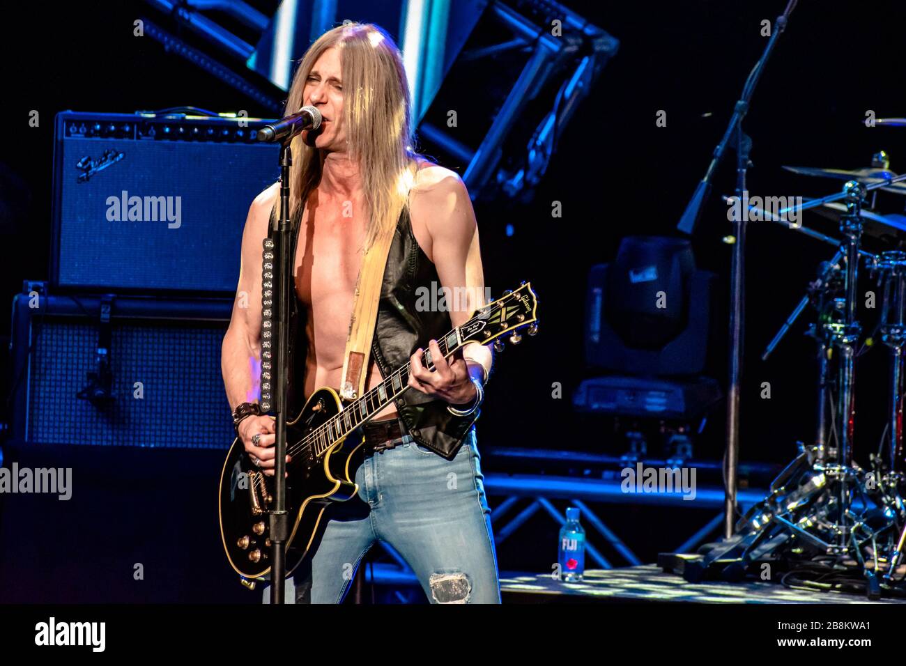 Orlando, Floride. 11 mars 2020. Derek Sharp chante avec le canadien The ...