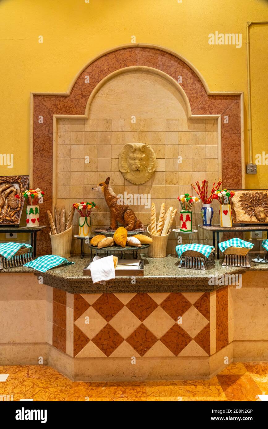 La salle à manger et le buffet du Bayview Taba Heights Resort le long ...