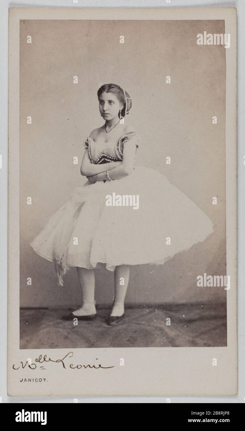 Portrait de Léonie (danseuse) Portrait de Léonie, danseuse. Avant 1865 ...