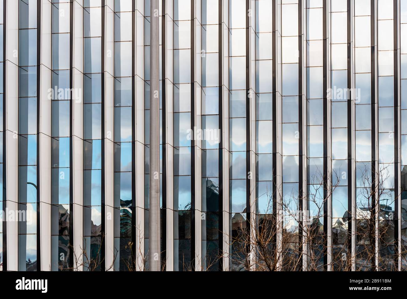 Mur rideau en verre Banque de photographies et d’images à haute ...