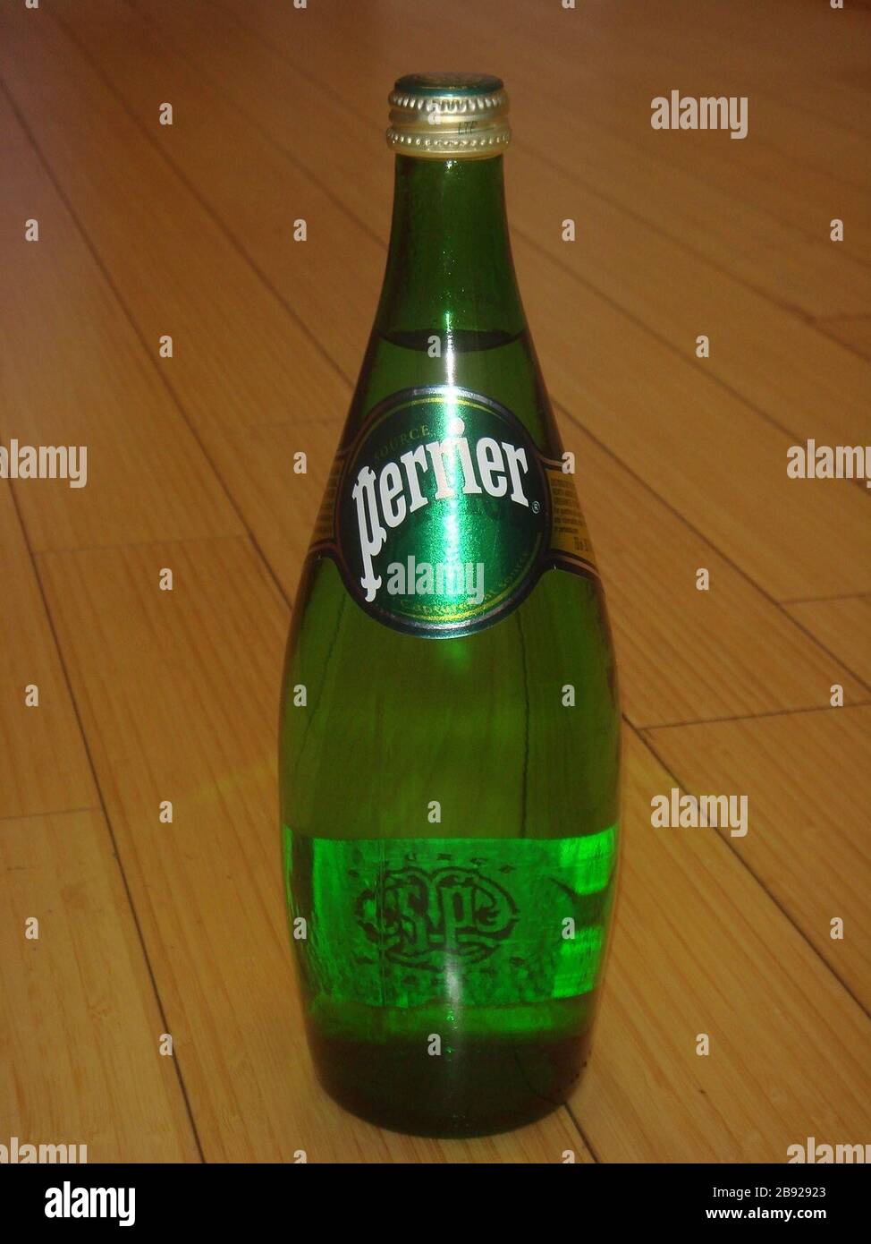 Perrier Bottle Banque d'image et photos - Alamy