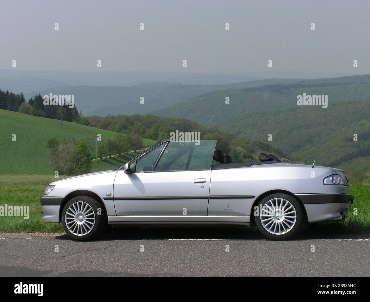 Peugeot 306 Cab 2000 Banque d'image et photos - Alamy