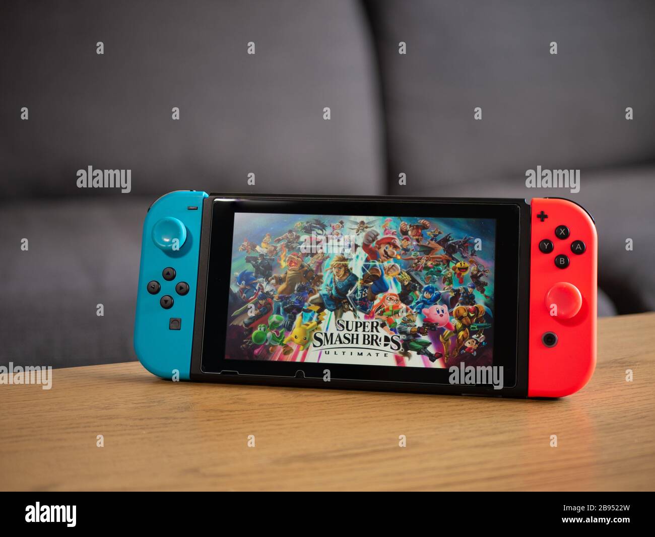 Smash bros Banque de photographies et d’images à haute résolution - Alamy