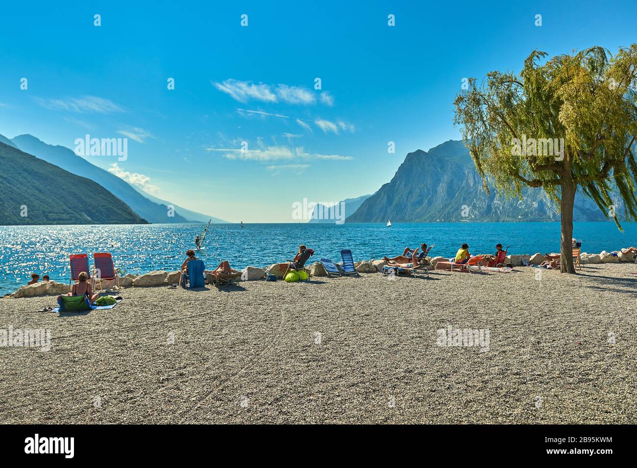 Plage torbole lac de garde Banque de photographies et d’images à haute ...