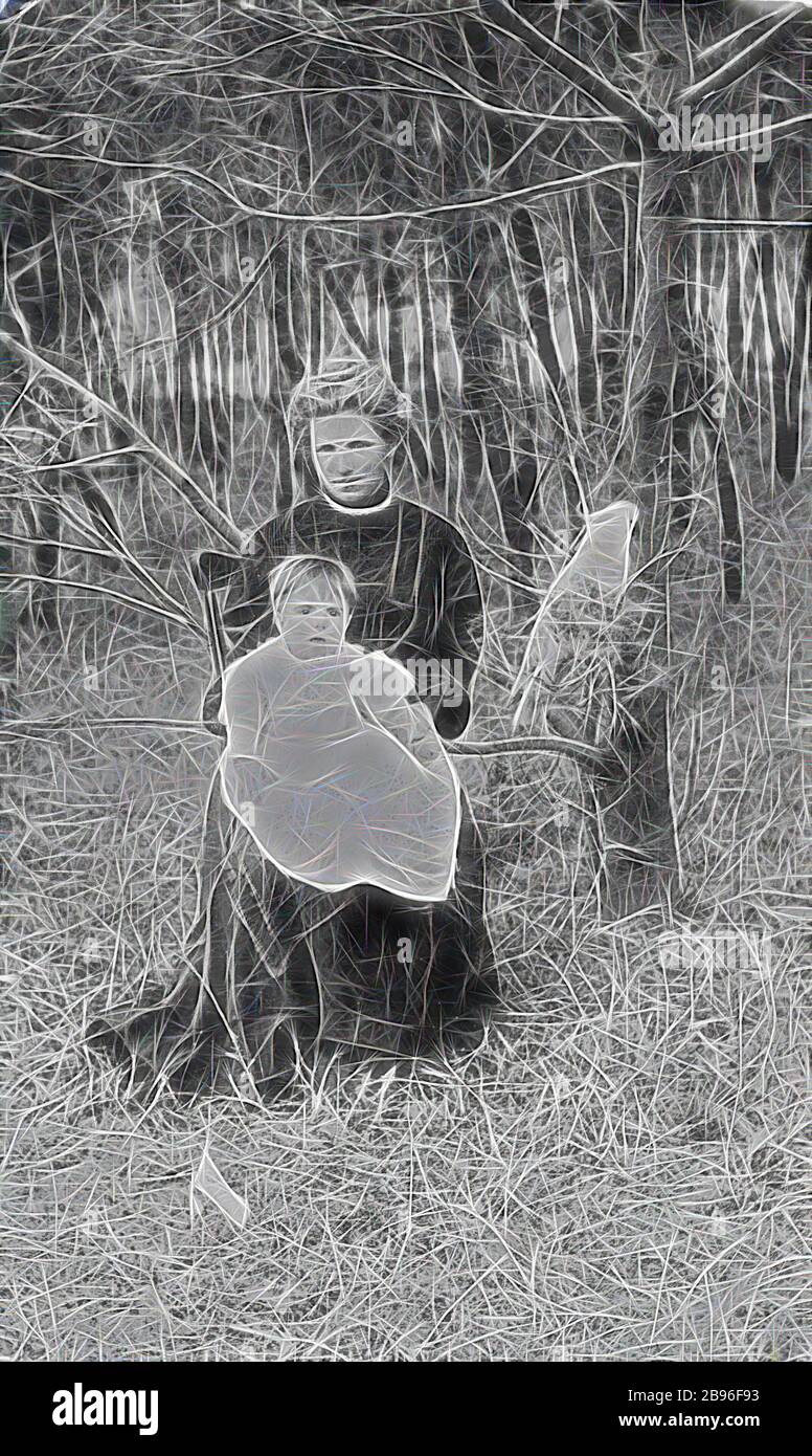 Négatif - RedCastle, Victoria, 1910, Femme et bébé avec le cocarde ...