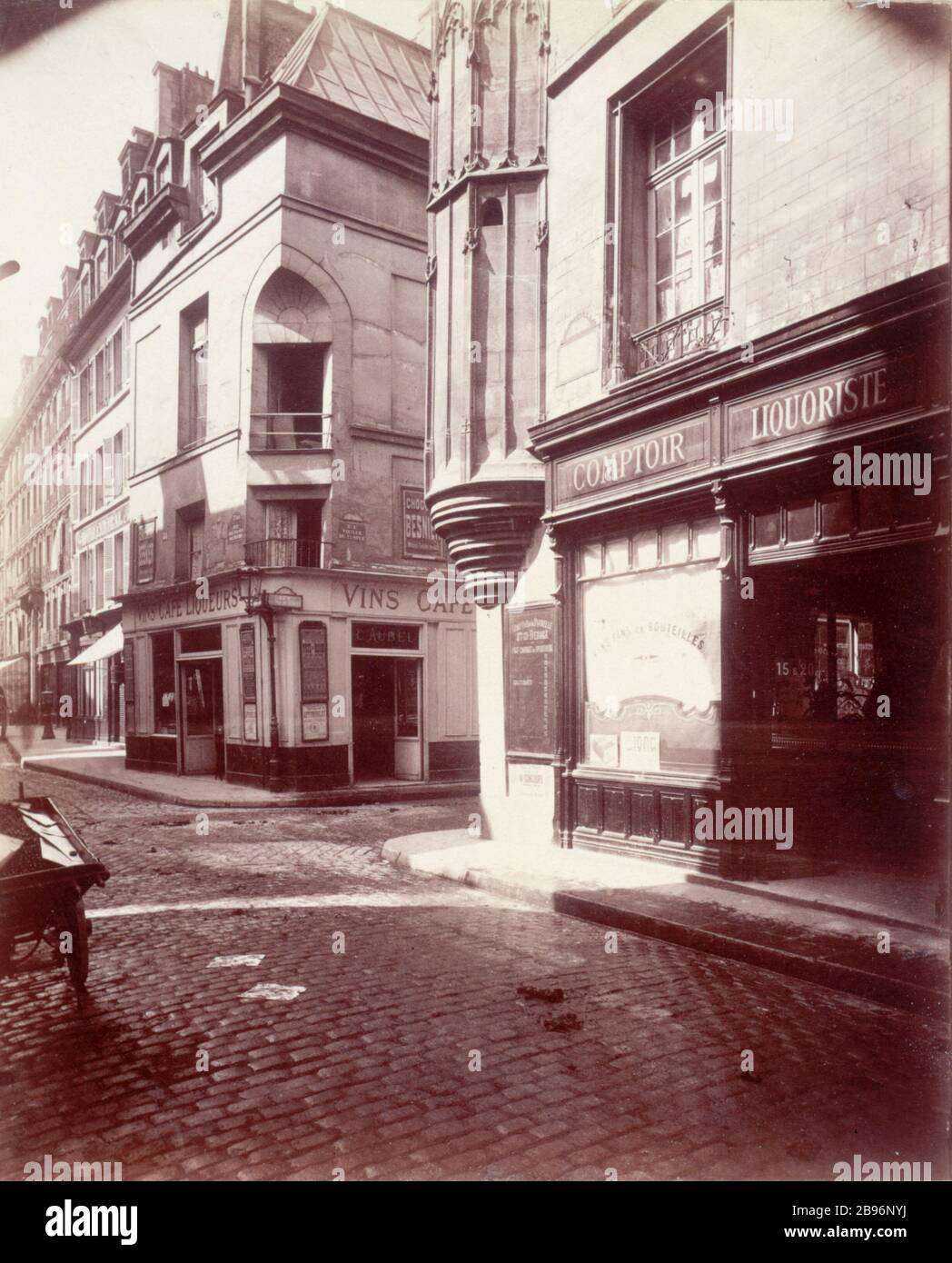 Angle de rue Banque de photographies et d’images à haute résolution - Alamy