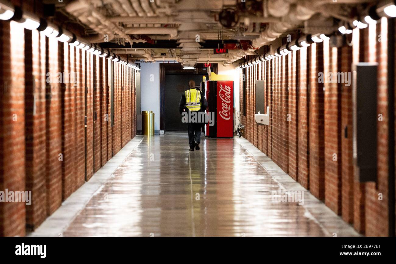 Couloir bondé Banque de photographies et d’images à haute résolution ...