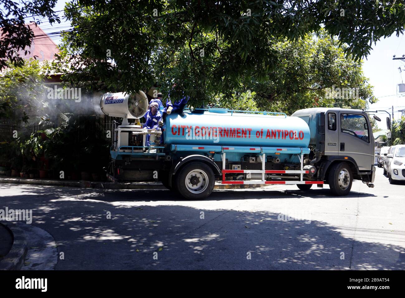 Antipolo City, Philippines - 23 mars 2020: Les travailleurs des ...
