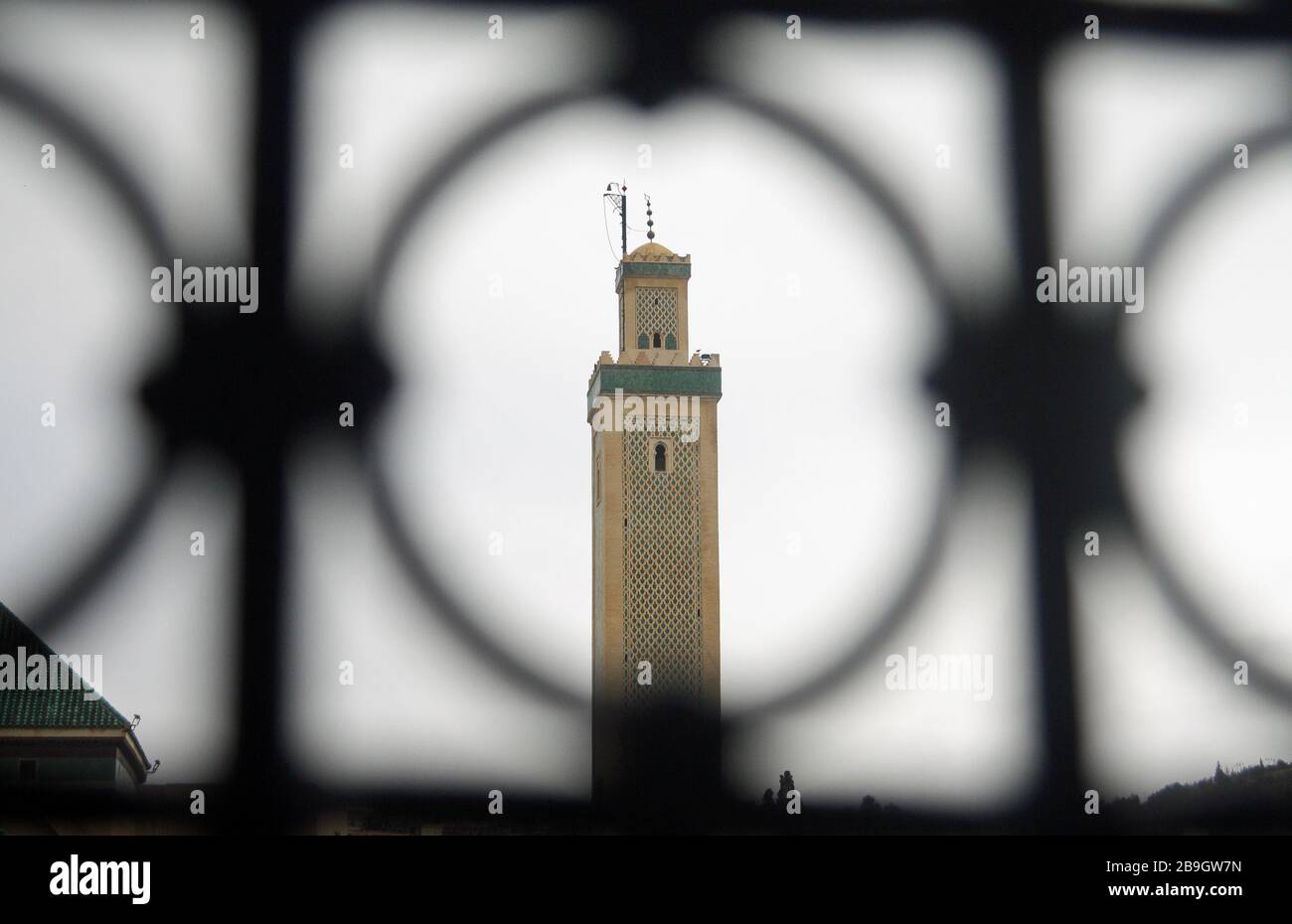 Mosque minaret in fez morocco Banque de photographies et d’images à ...