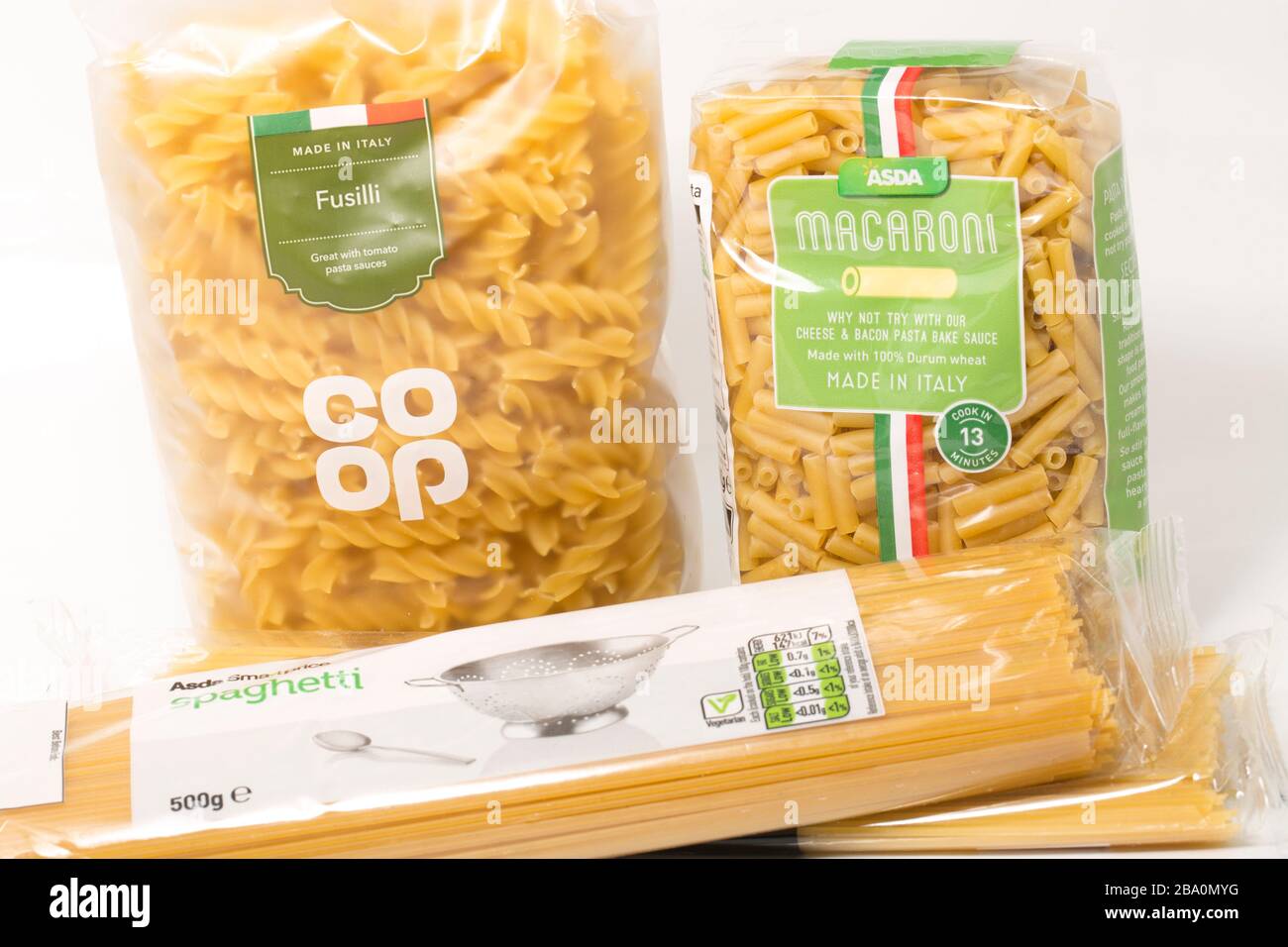 Packets of pasta Banque de photographies et d’images à haute résolution ...