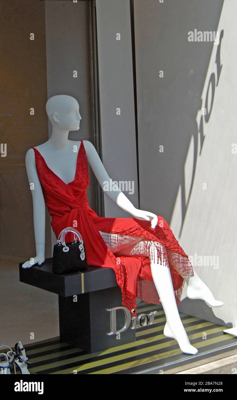 Vitrine de la boutique dior Banque de photographies et d’images à haute ...