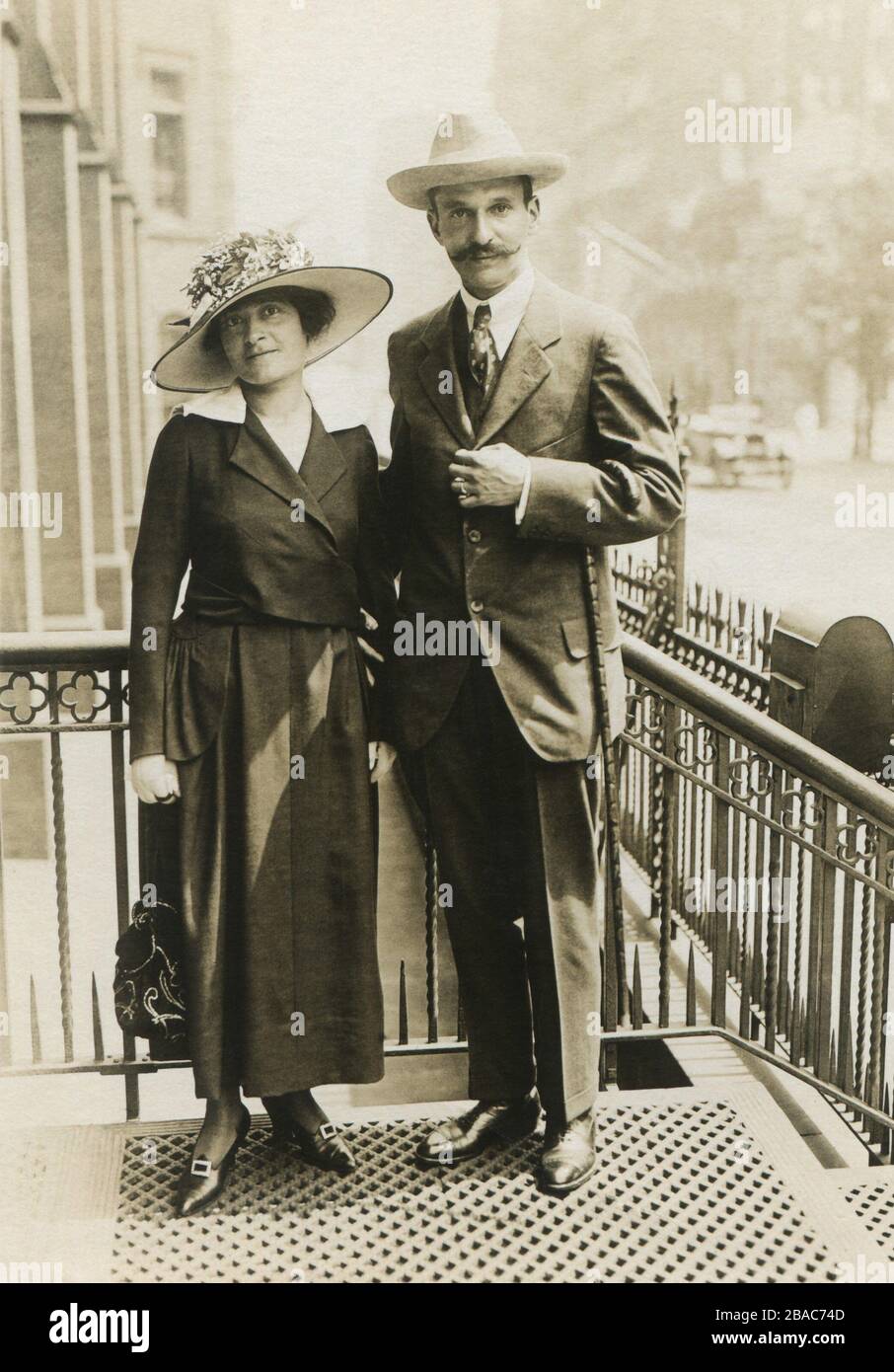 Kingdon Gould et sa mariée, l'actrice Annunziata Camilla Maria Lucci, 2 ...