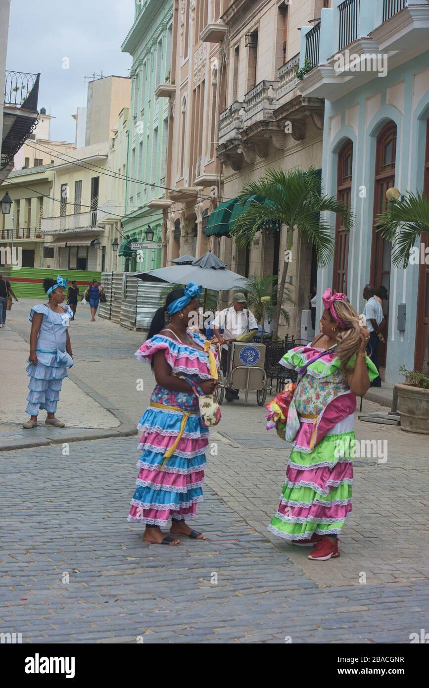 Robe traditionnelle cubaine Banque de photographies et d’images à haute ...