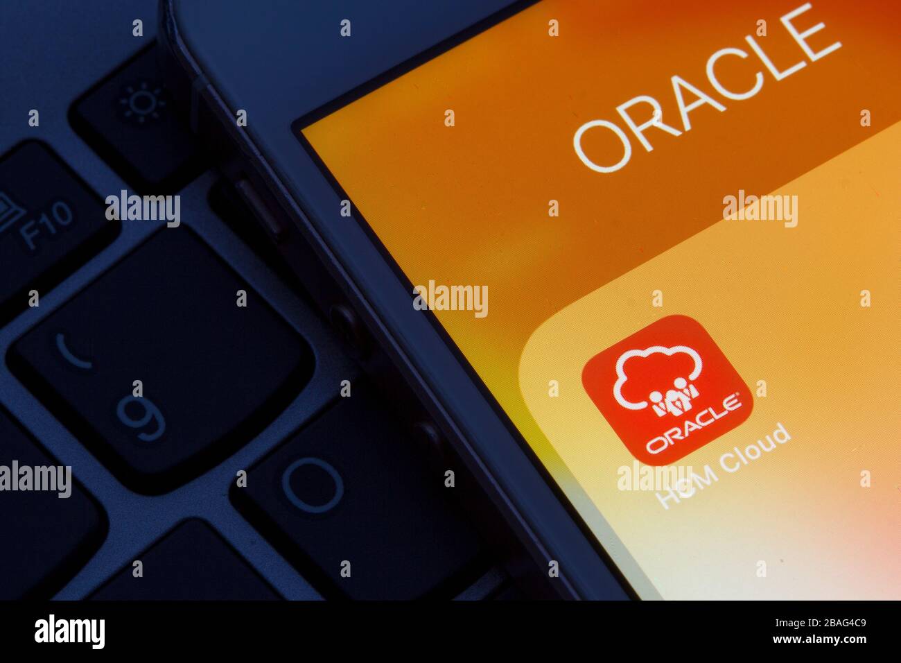 L'icône de l'application mobile Oracle HCM Cloud apparaît sur un ...