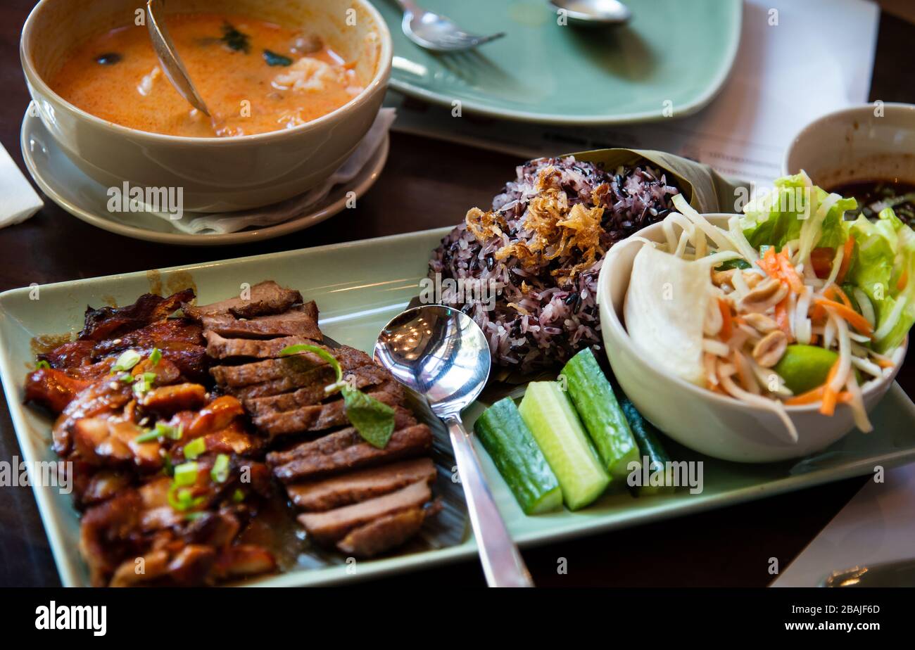 Thai barbecue Banque de photographies et d’images à haute résolution ...