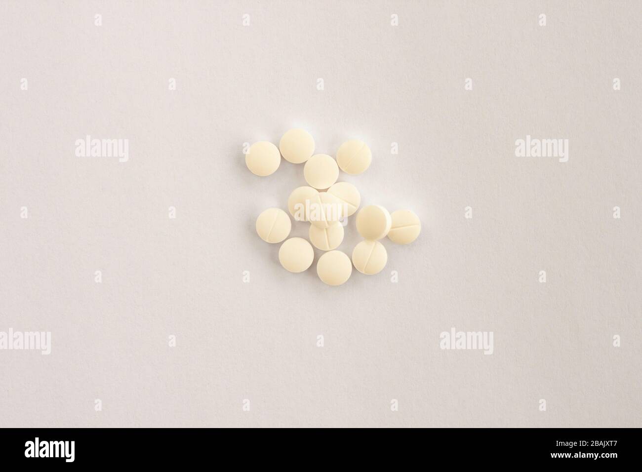 Pilule ronde blanche Banque de photographies et d’images à haute ...