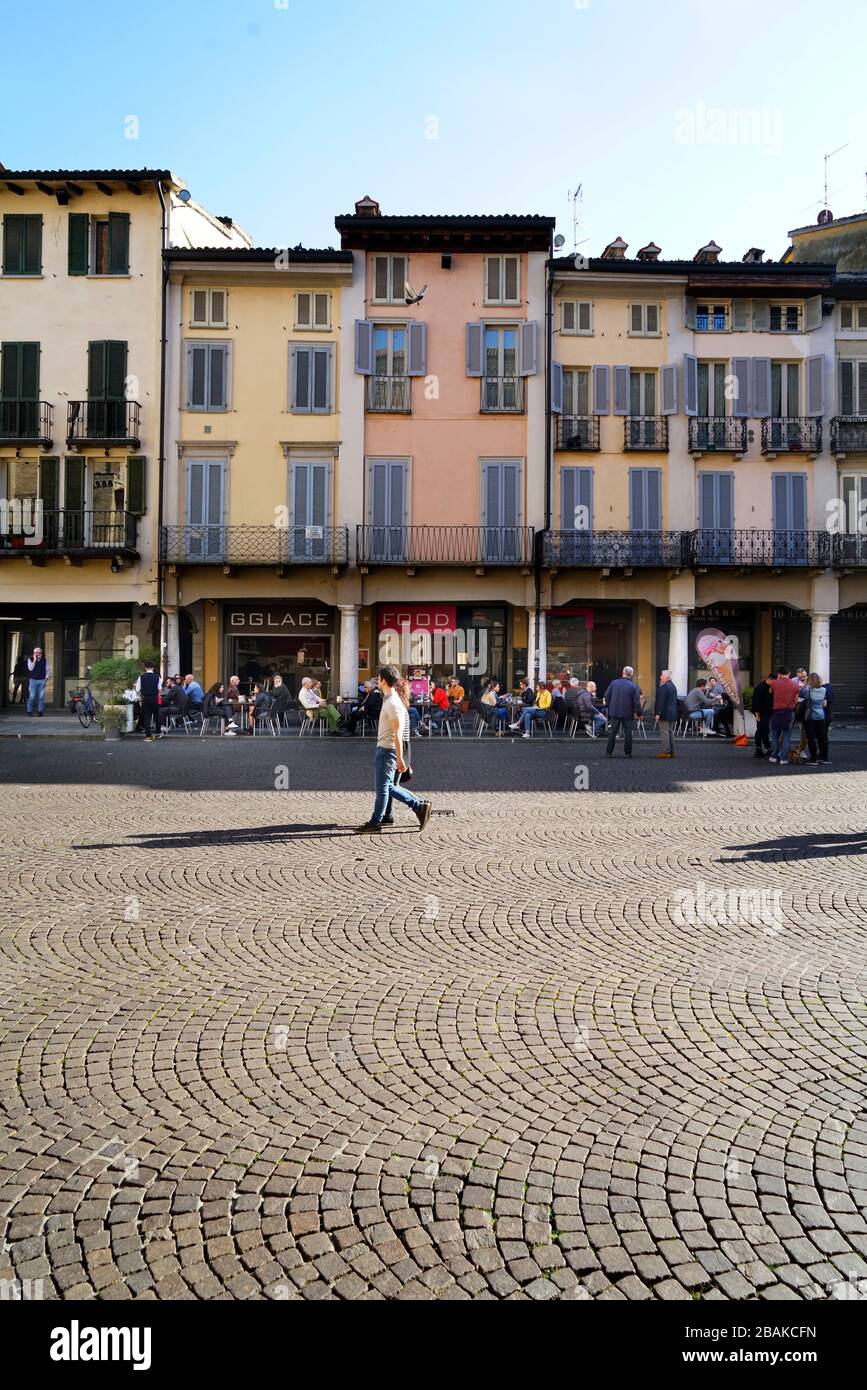 Crema, piazza del duomo italy Banque de photographies et d’images à ...