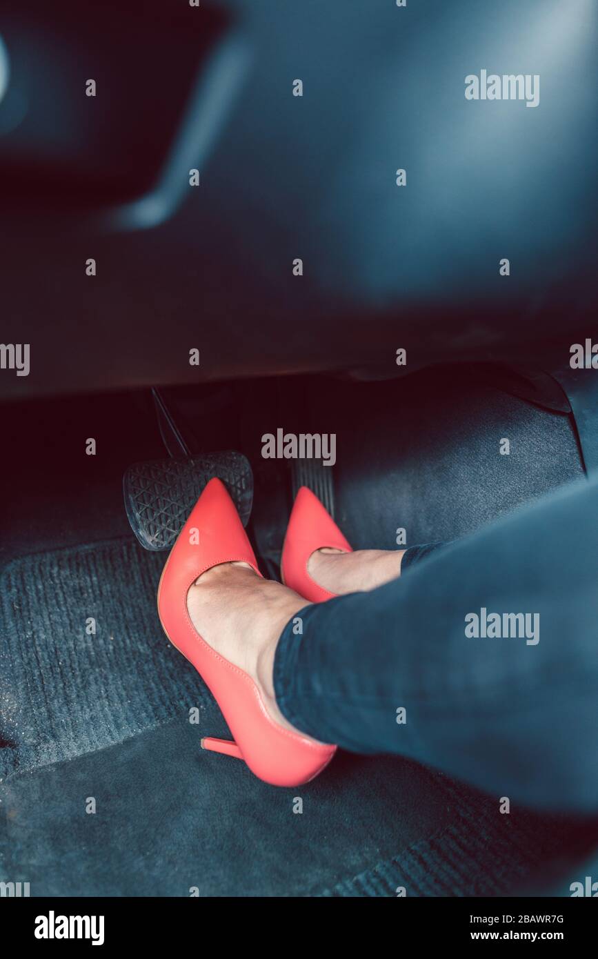 Femme, talon haut, glisser Banque de photographies et d’images à haute ...