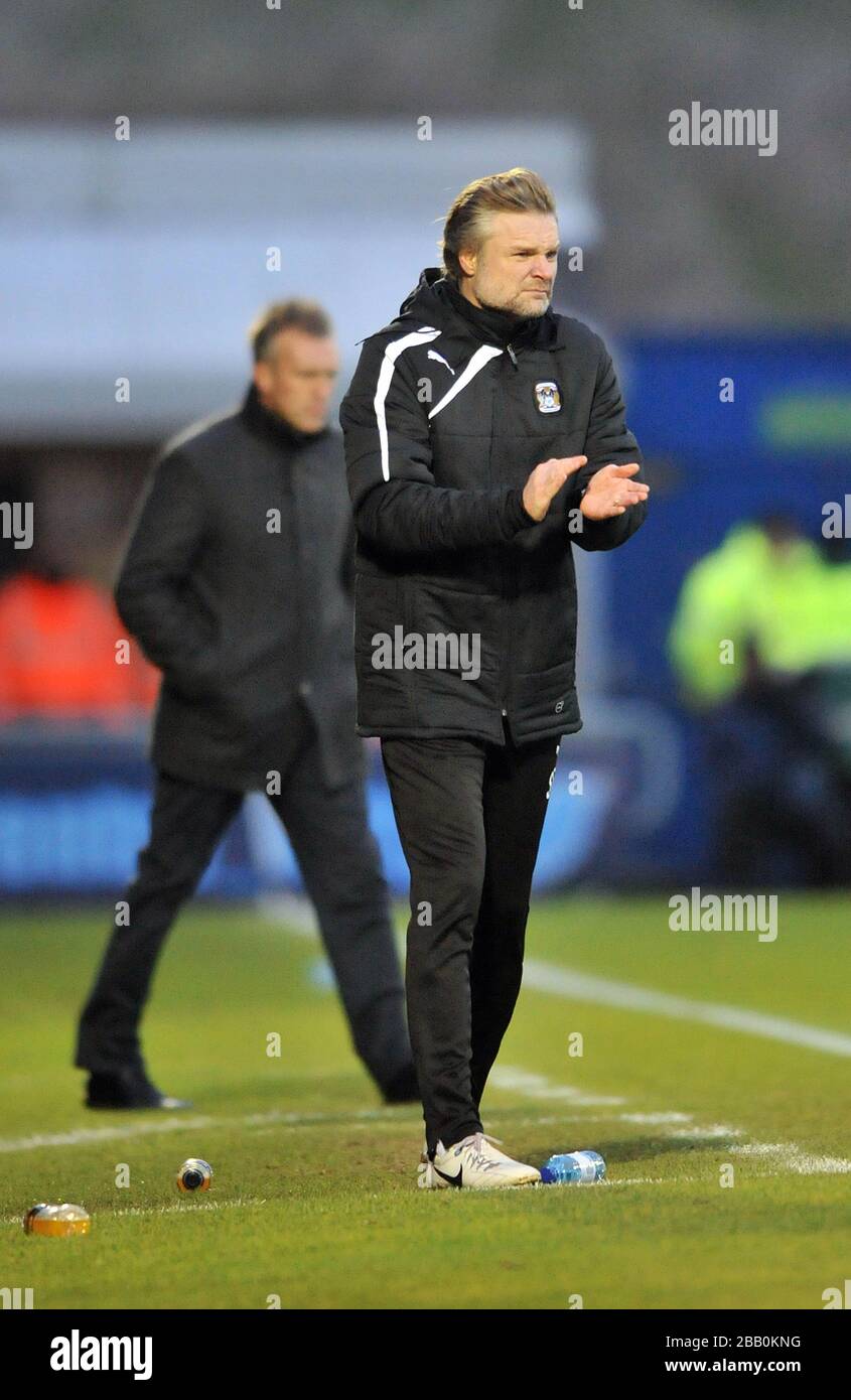 Le directeur de Coventry City, Steven Pressley (à droite) et le ...
