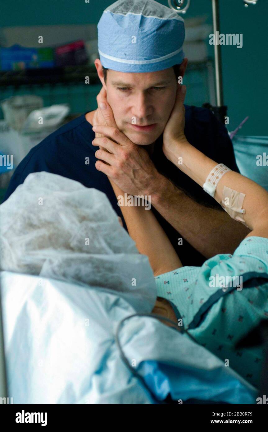 Nip tuck tv Banque de photographies et d’images à haute résolution - Alamy