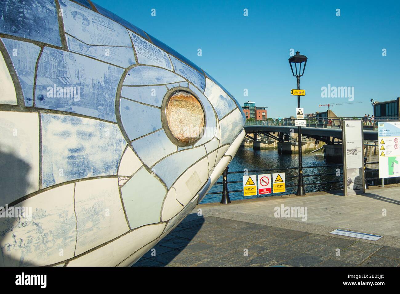 Big fish statue belfast Banque de photographies et d’images à haute ...