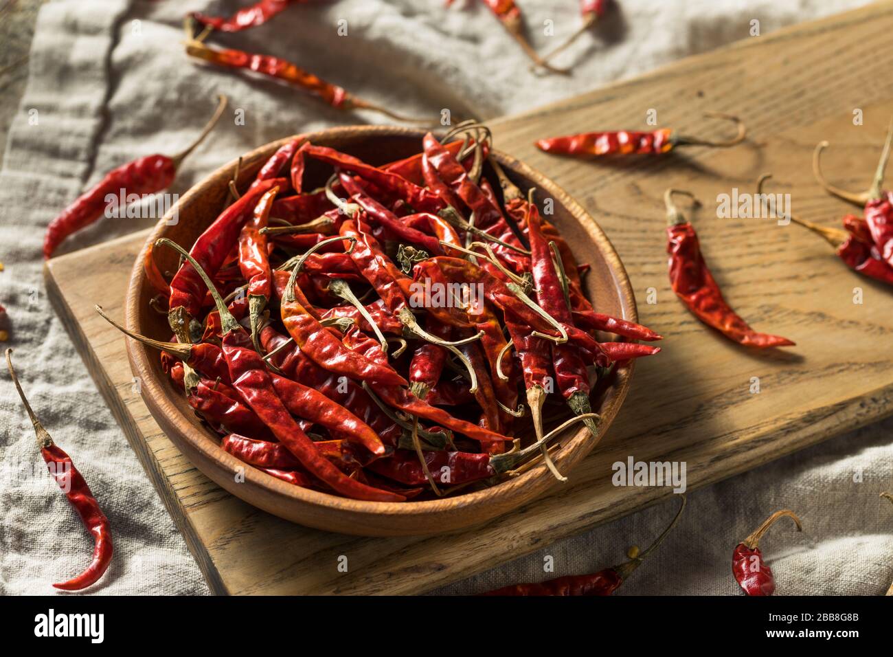 Dried red chilli peppers Banque de photographies et d’images à haute ...