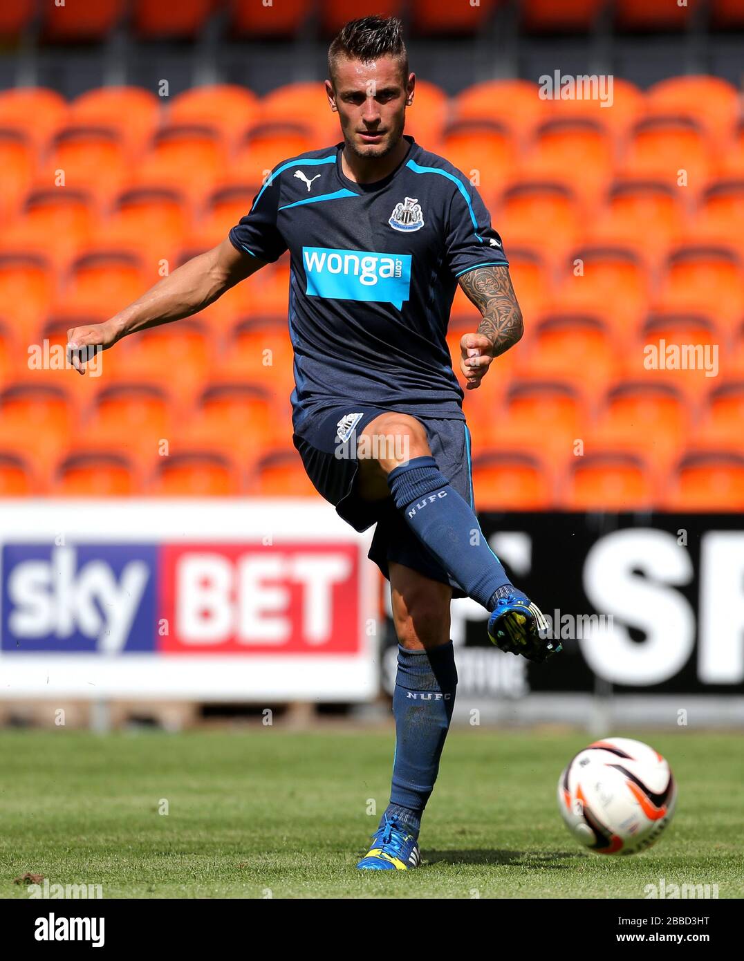 Newcastle uniteds mathieu debuchy Banque de photographies et d’images à ...