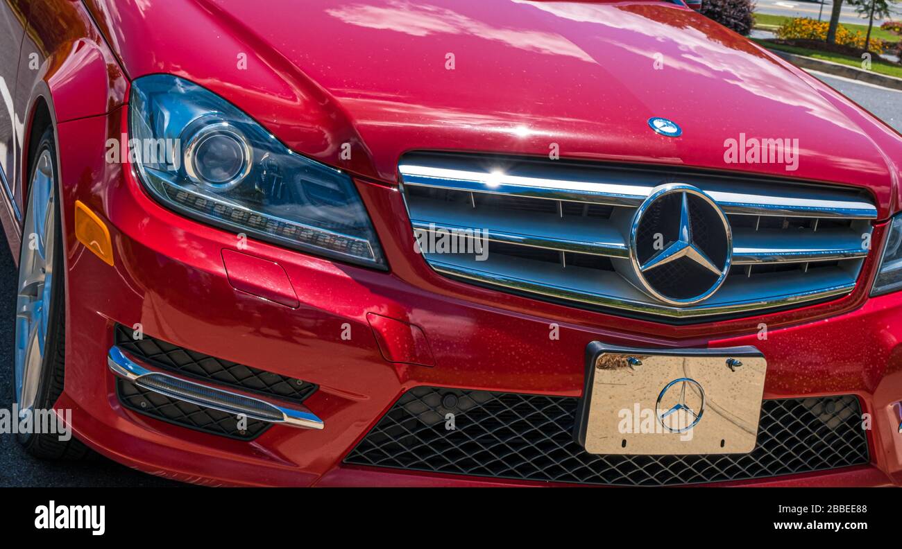 Red mercedes convertible Banque de photographies et d’images à haute ...