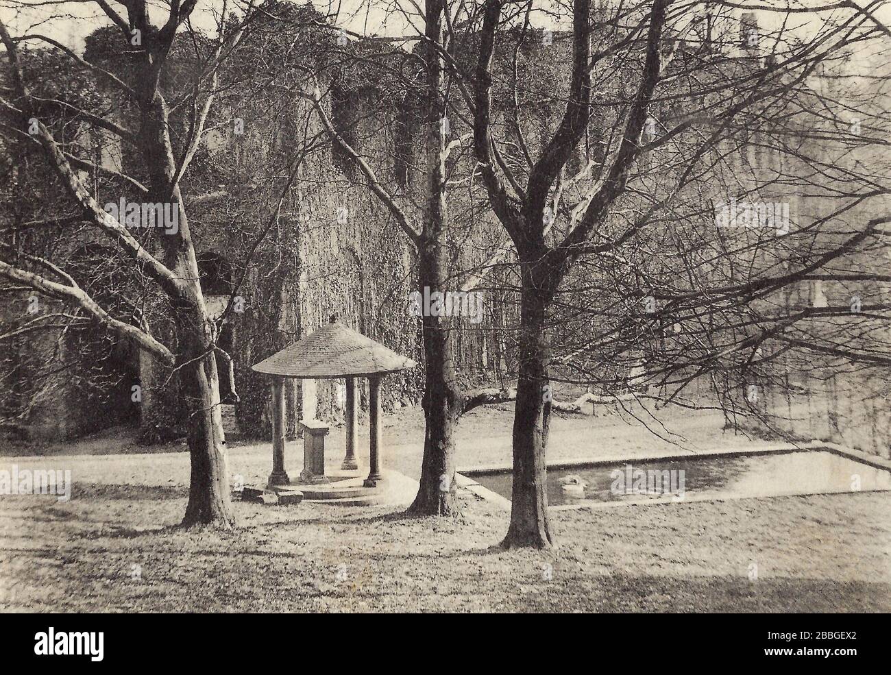 Carte postale de 1935-1940 montrant les ruines du château de Marie de ...