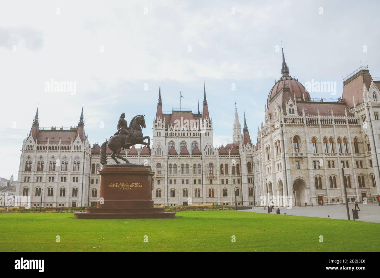 Budapest, Hongrie - 6 novembre 2019 : bâtiment du Parlement hongrois ...